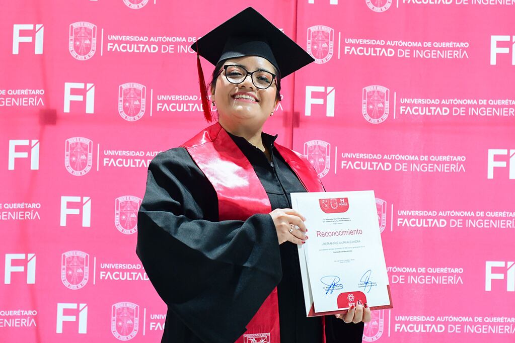 Laura Ireta , la primera mujer graduada del Doctorado en Mecatrónica de ...