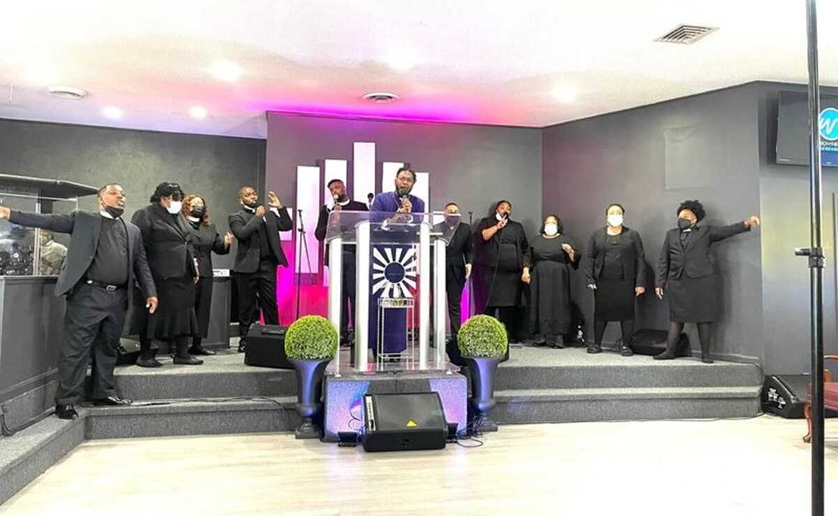 Viral. “¿No valgo Prada, no valgo Gucci?”: Pastor regaña a feligreses ...